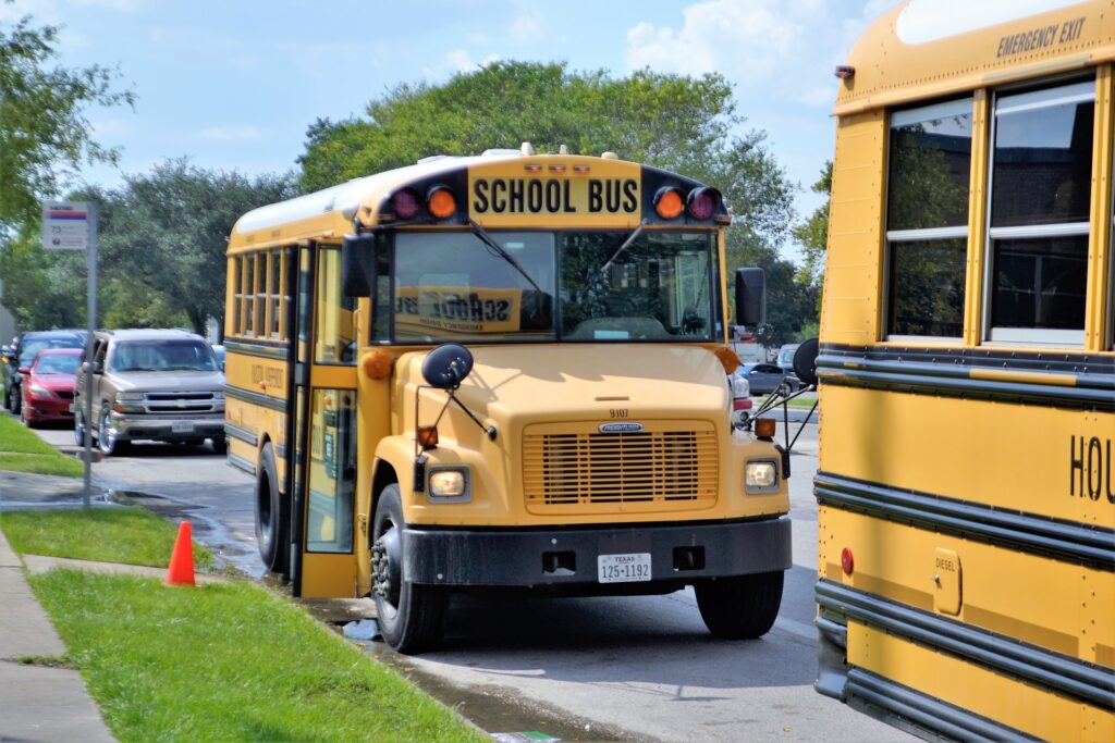 school-buses-2801134_1920 - Michael Hlinka